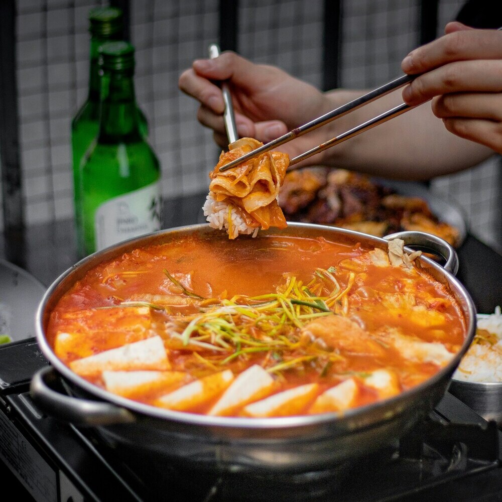 冬に食べたい体が温まるキャンプ飯10選！寒さを忘れる絶品レシピ集 | campnuts（キャンプナッツ）