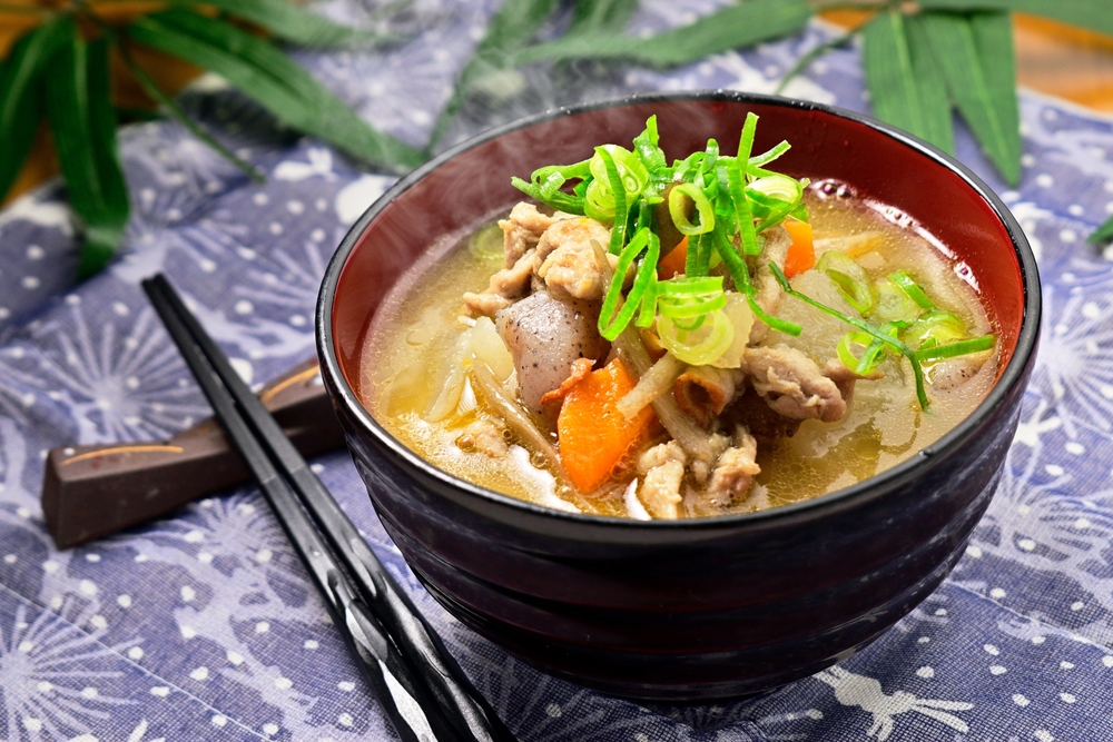 冬に食べたい体が温まるキャンプ飯10選！寒さを忘れる絶品レシピ集 | campnuts（キャンプナッツ）